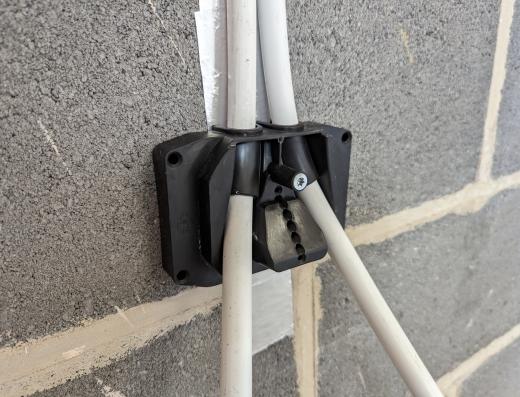 GRS-DUO-15 15mm Radiator Pipe Guide & Seal | Manthorpe